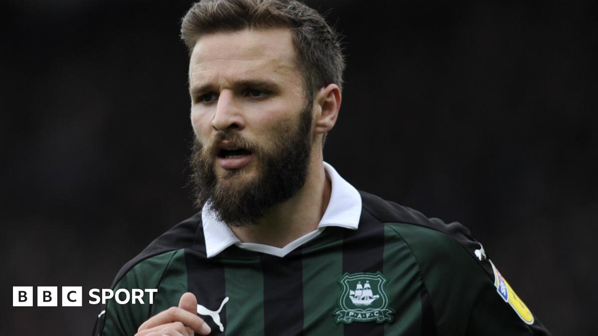 Jamie Ness: Midfielder moves to Dundee on two-year deal - BBC Sport