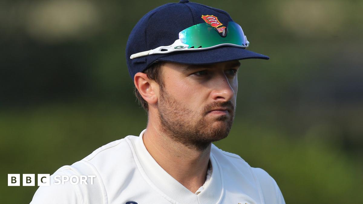 Jaik Mickleburgh: Essex batsman signs one-year deal - BBC Sport