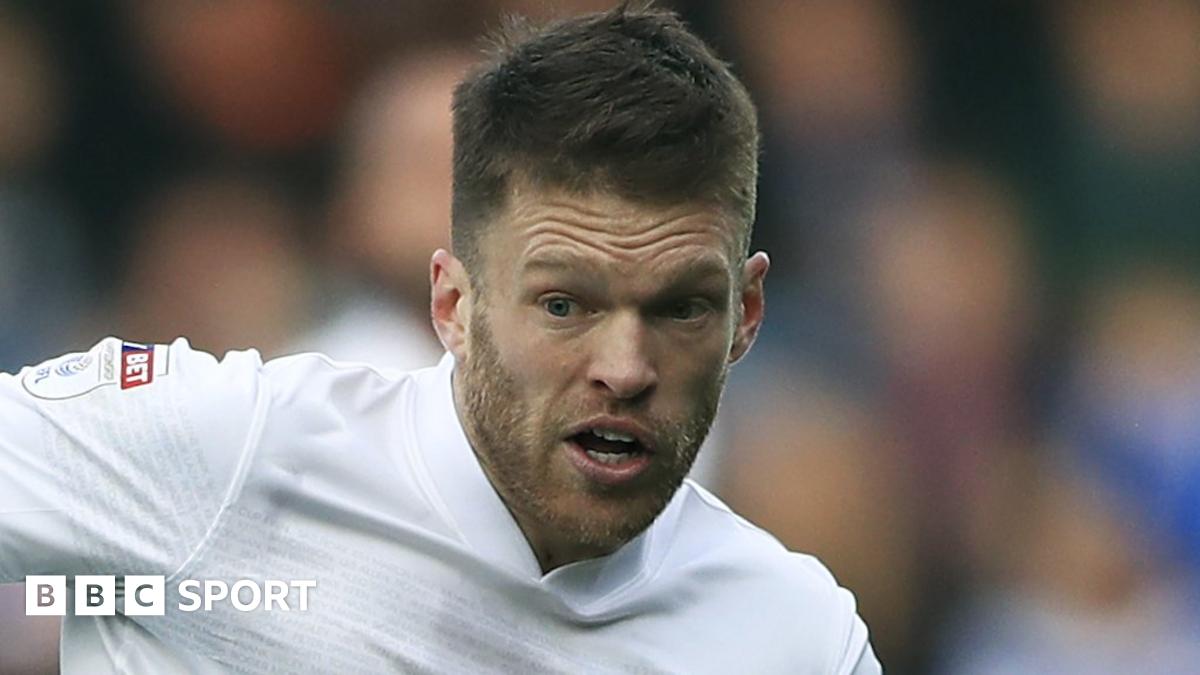 Jamie Mackie: QPR forward signs one-year contract extension - BBC Sport