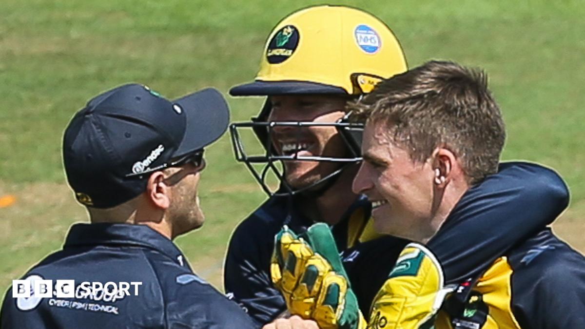 Glamorgan Cricket: Andy Gorvin and Tegid Phillips earn deals - BBC Sport