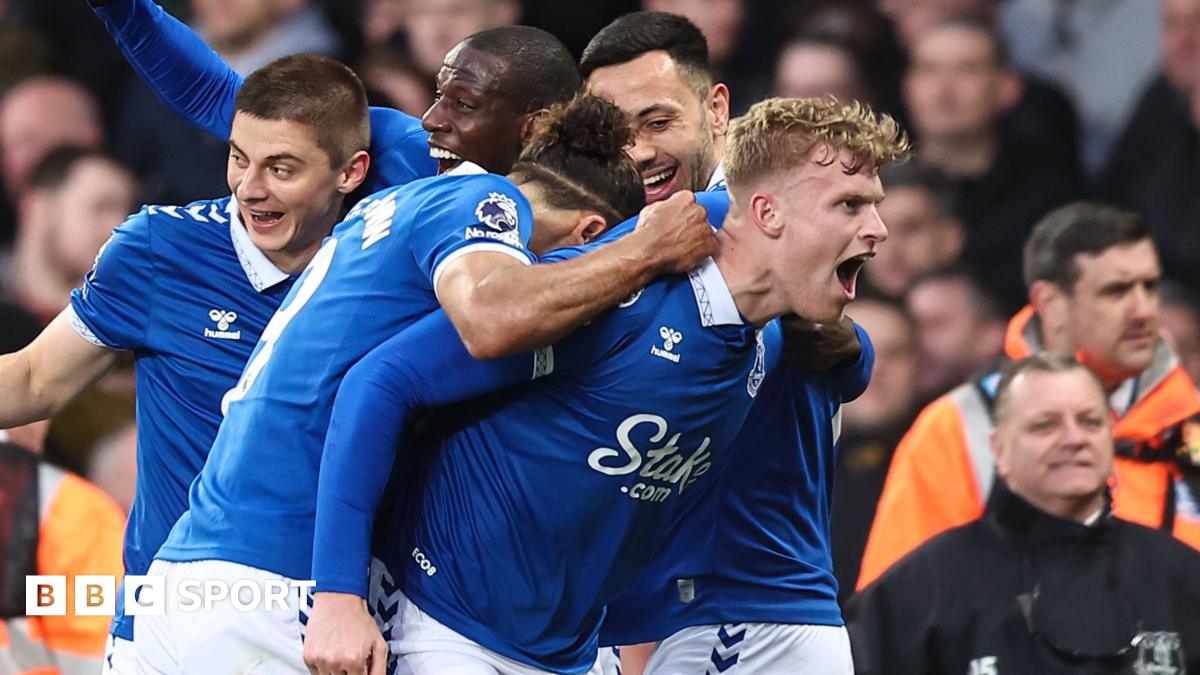 Everton 2-0 Liverpool: Toffees claim vital win to dent rivals' title ...