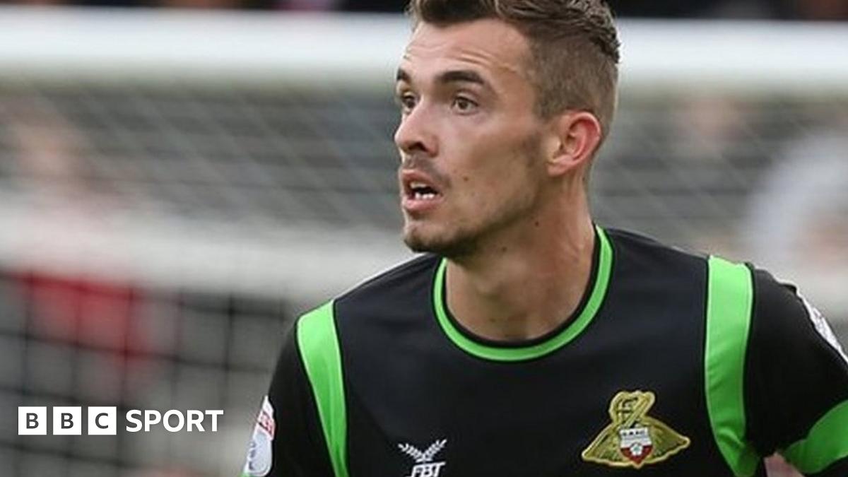 Harry Toffolo: Lincoln City sign former Millwall defender - BBC Sport