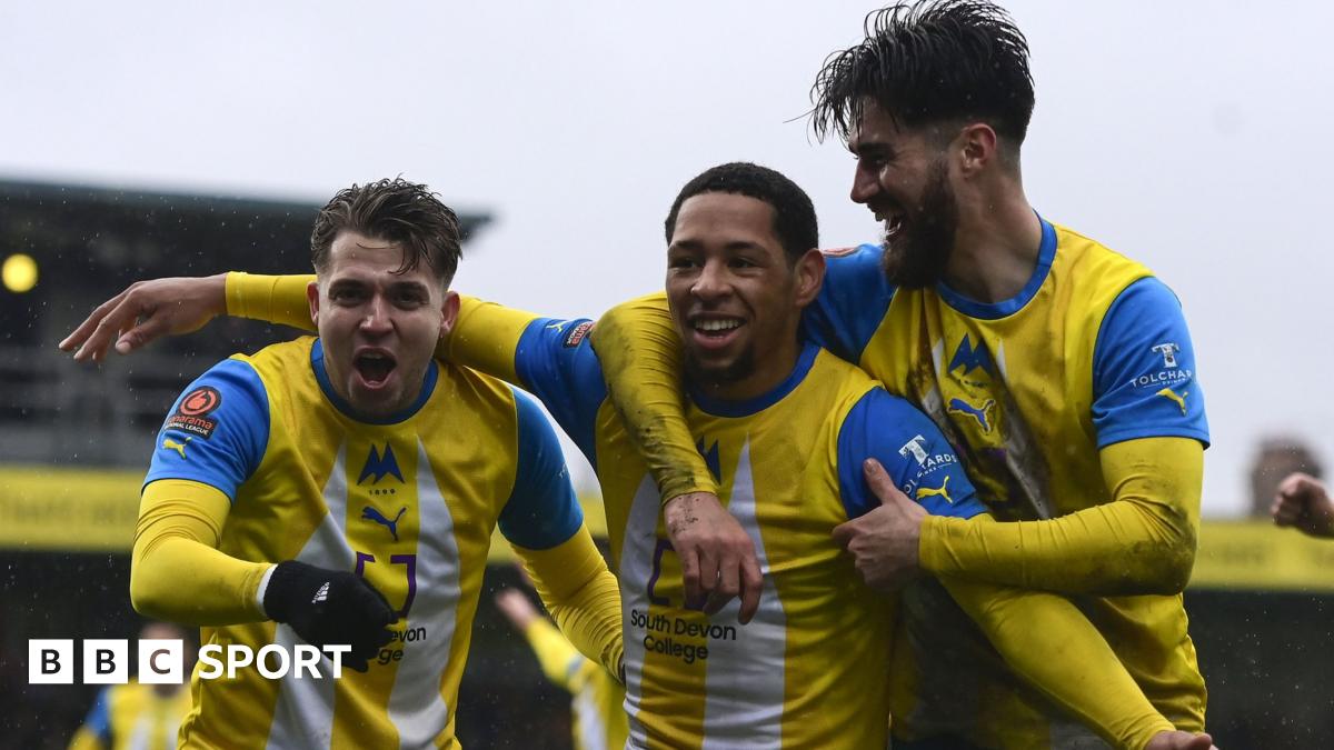 Torquay United make Aaron Downes proud after 4-1 Dartford win - BBC Sport