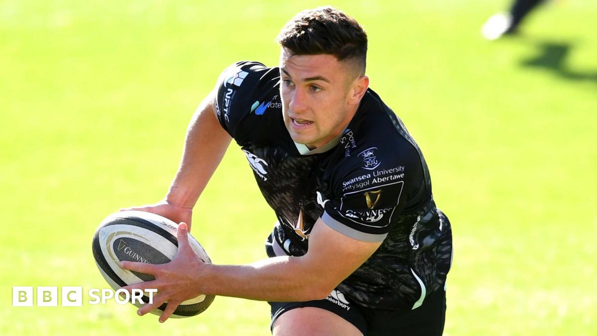 Matthew Aubrey: Ospreys scrum-half signs new deal - BBC Sport