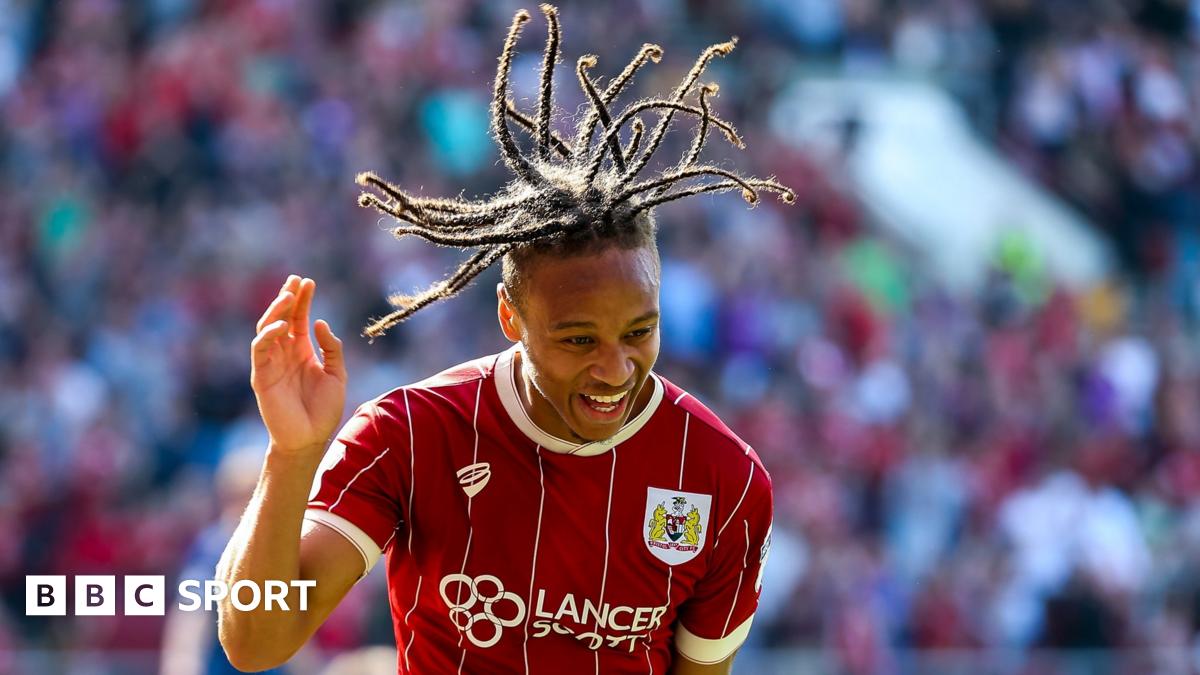 Cardiff City sign striker Bobby Reid from Bristol City - BBC Sport