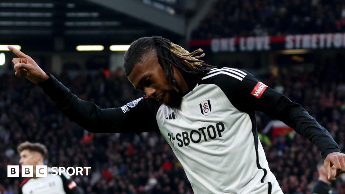 Manchester United 1-2 Fulham: Alex Iwobi scores in added time for huge away win - BBC Sport