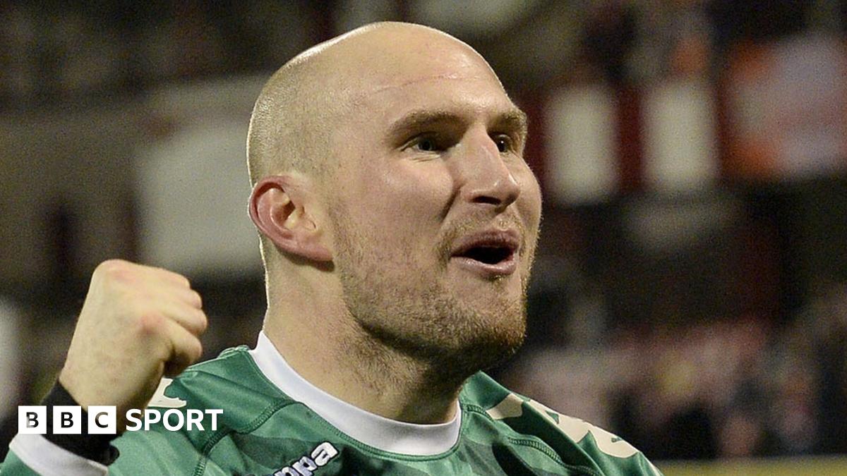 Crusaders goalkeeper Sean O'Neill submits transfer request - BBC Sport