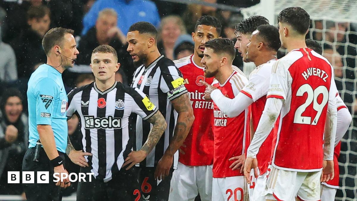 Match Officials Mic’d up live: PGMOL boss Howard Webb reviews and explains key VAR decisions ...