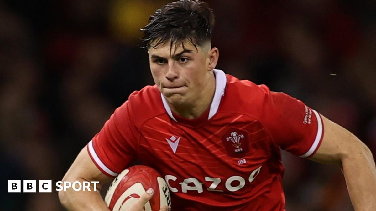 Louis Rees-Zammit: Wales wing happy to fill in at full-back - BBC Sport