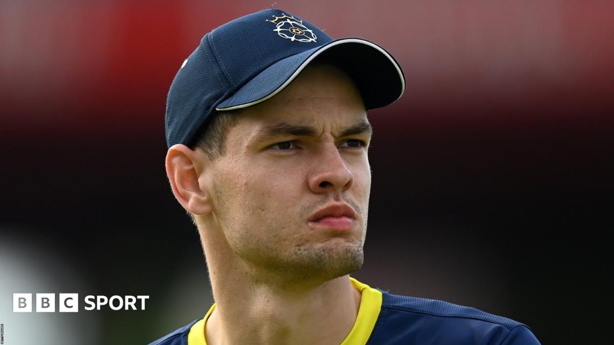 Scott Currie: Hampshire all-rounder joins Leicestershire on loan - BBC ...