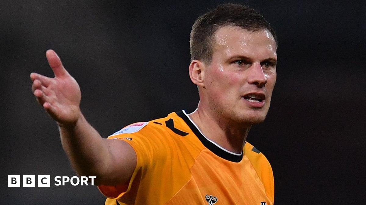 Ryan Bennett: Cambridge United defender agrees new one-year deal - BBC ...