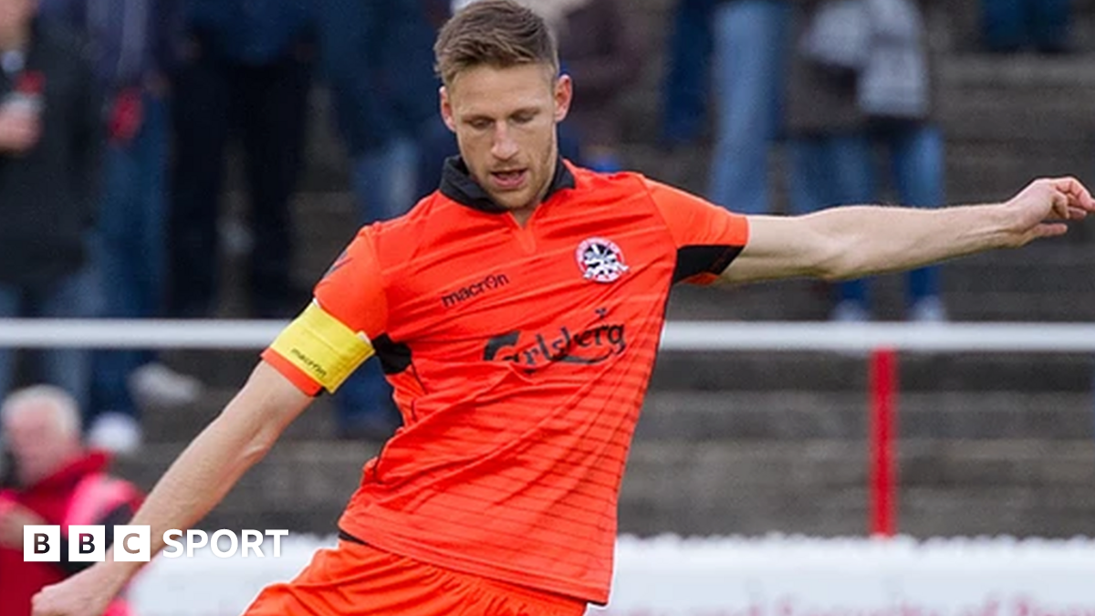 Truro City captain Arran Pugh among seven players released - BBC Sport