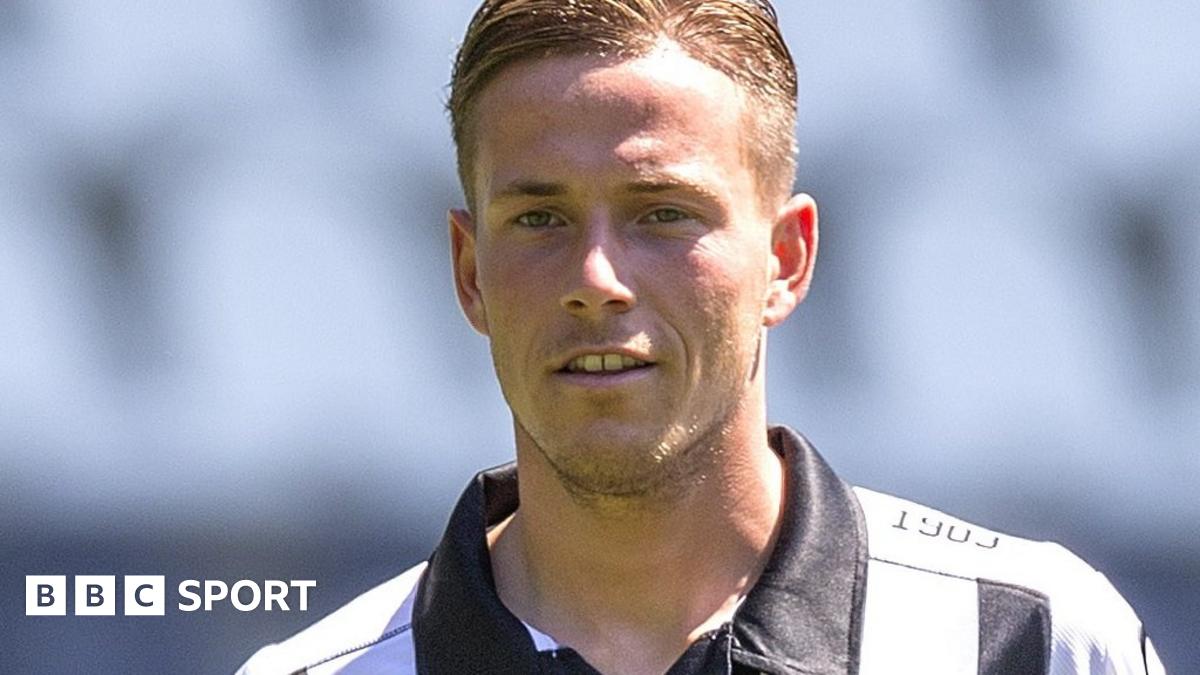 Paul Gladon: Wolves sign Dutch striker from Heracles Almelo - BBC Sport