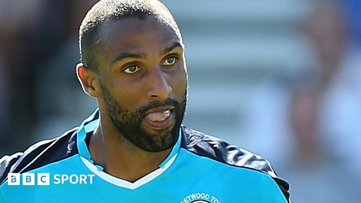 Nathan Pond: Fleetwood Town captain signs new contract - BBC Sport