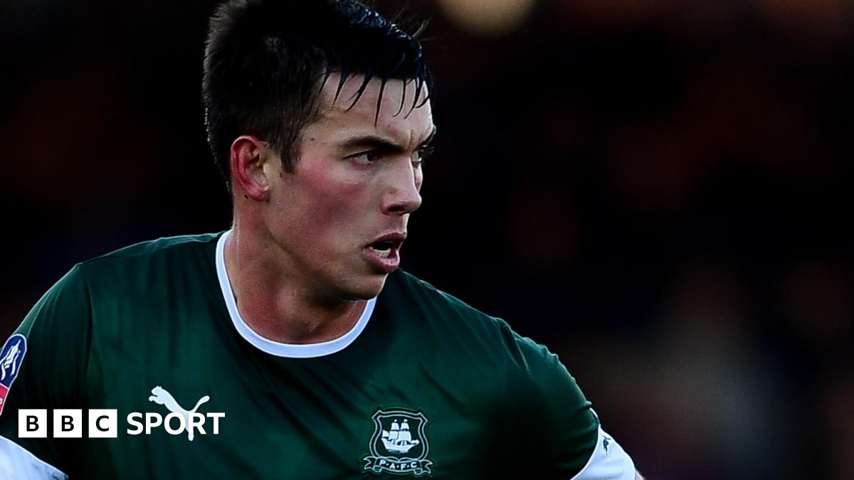 Niall Canavan: Defender signs new Plymouth contract - BBC Sport