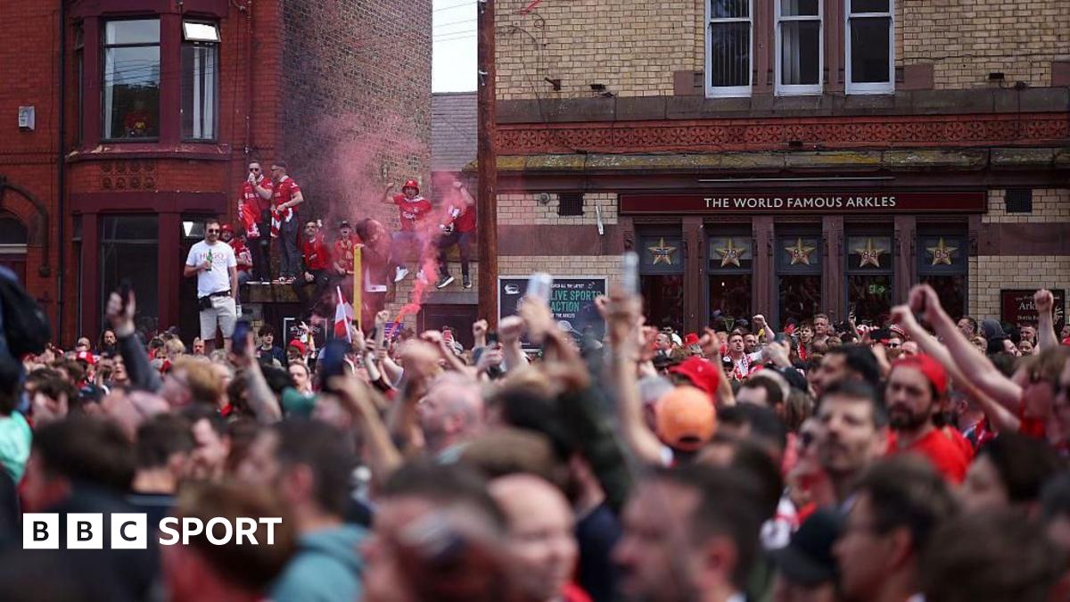 Liverpool vs Crystal Palace: Fans in party on route to Anfield - BBC Sport