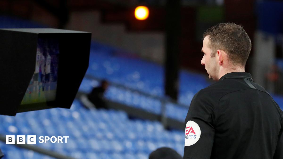 VAR: Premier League referees set to use pitchside monitors - BBC Sport