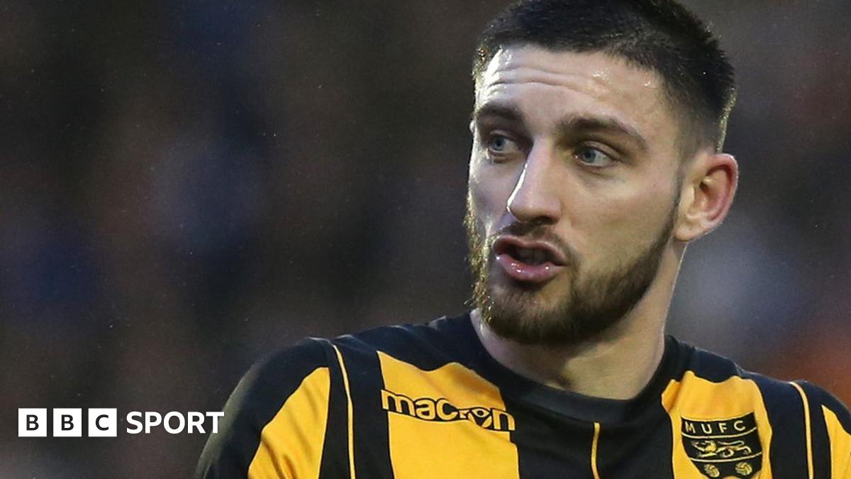 Jake Cassidy: Stevenage sign Maidenhead United striker - BBC Sport