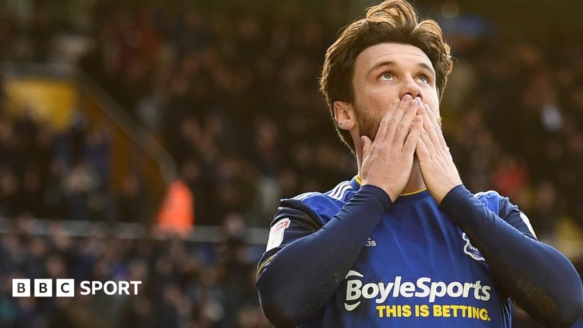 Birmingham City 2-1 Nottingham Forest - Scott Hogan scores on Blues ...