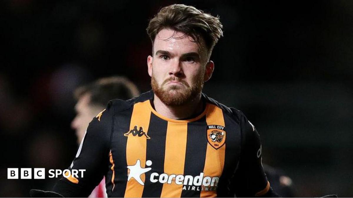 Aaron Connolly: Sunderland sign Republic of Ireland striker - BBC Sport