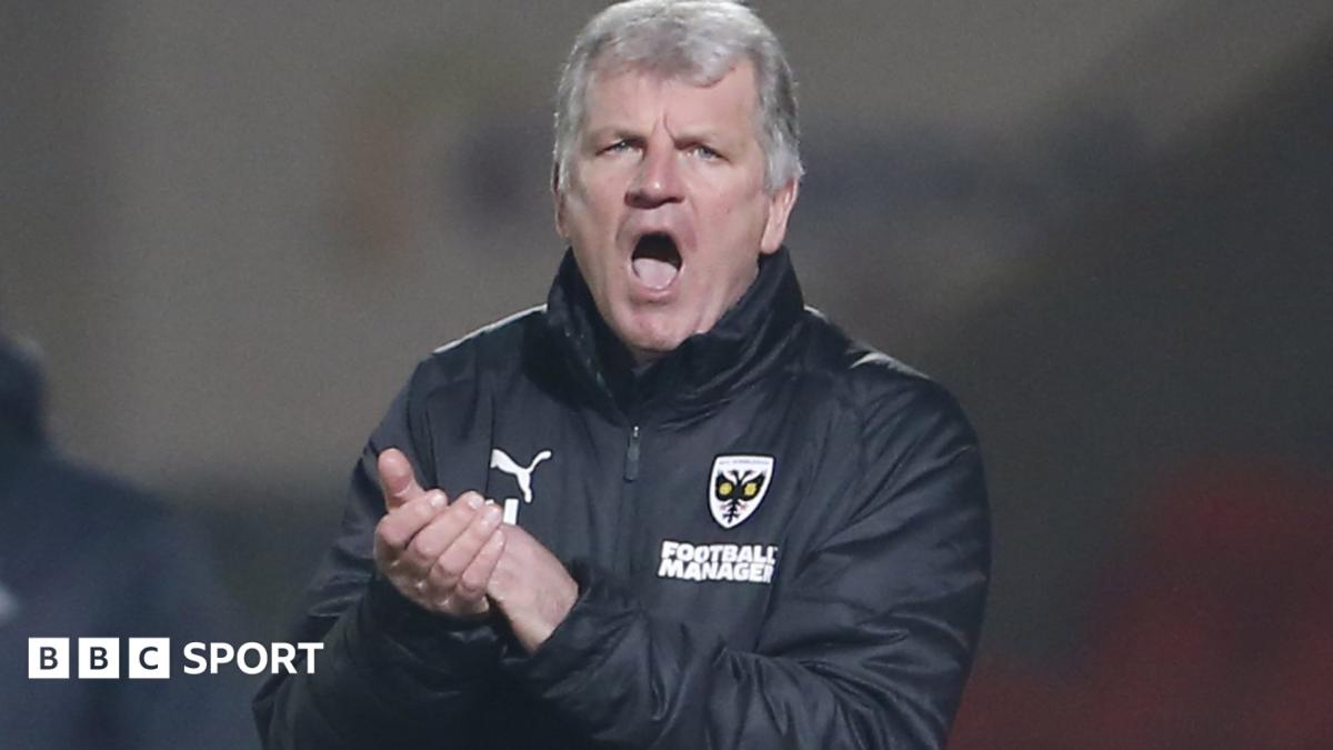 Glyn Hodges: AFC Wimbledon manager leaves by mutual consent - BBC Sport