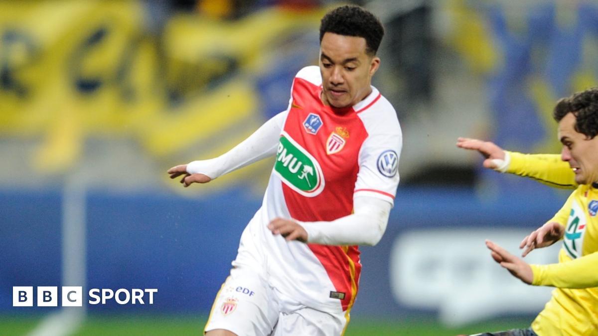 Helder Costa: Wolves sign Benfica winger on season-long loan - BBC Sport