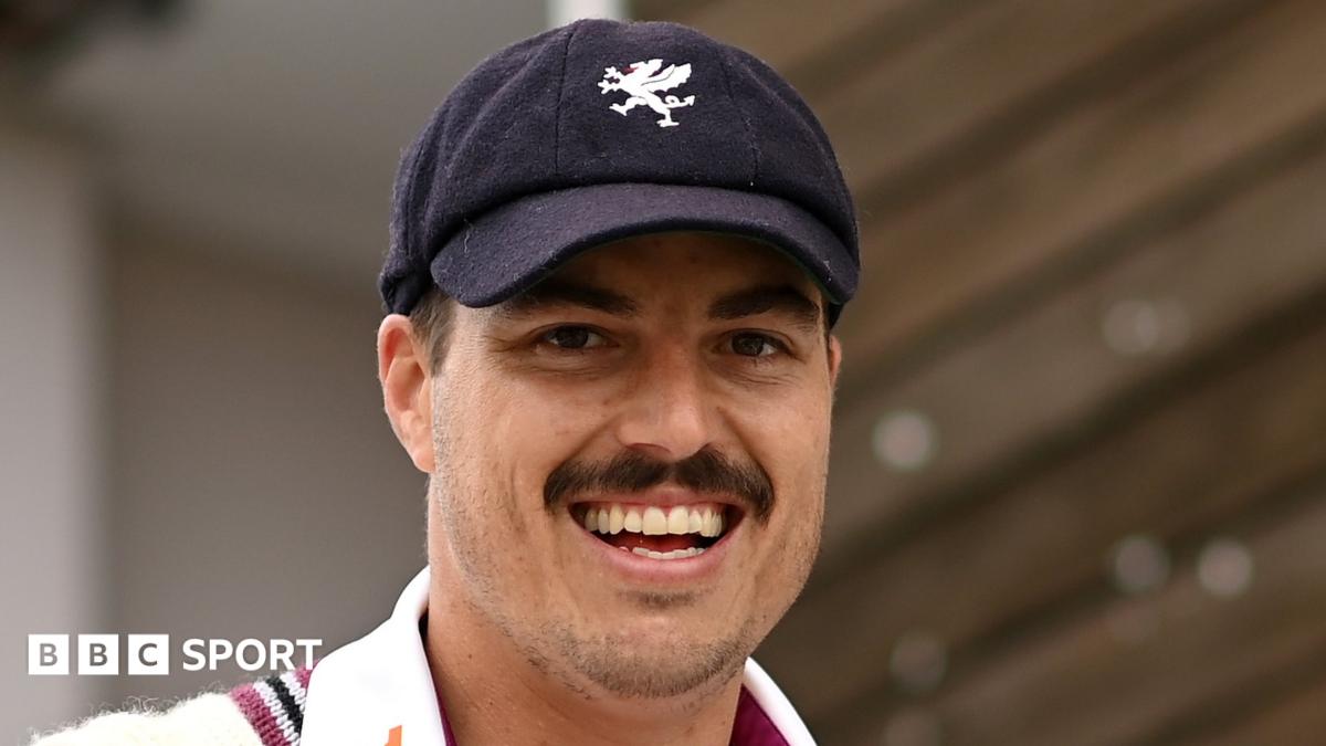 Marchant de Lange: Gloucestershire sign Somerset fast bowler - BBC Sport