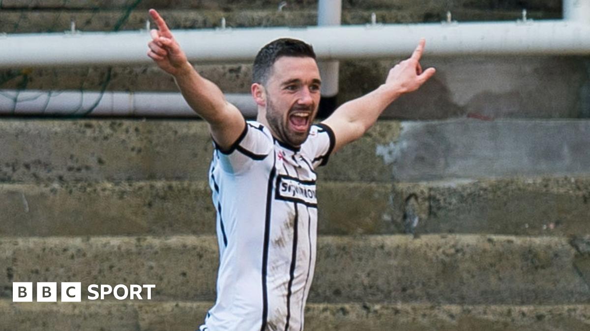 Dundee United sign Nicky Clark from Dunfermline Athletic - BBC Sport