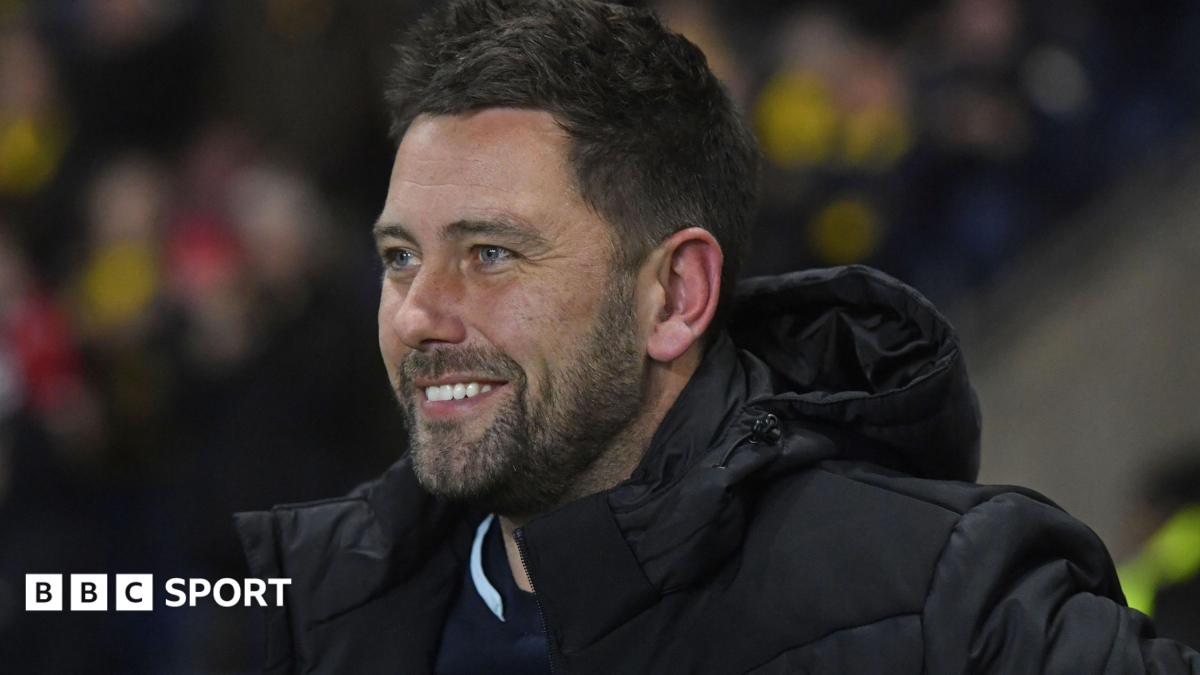 Oxford boss Buckingham changes tactics to beat Hull City - BBC Sport