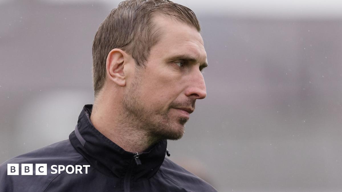 Rhys Griffiths: Penybont boss wins Cymru Premier managerial award - BBC ...