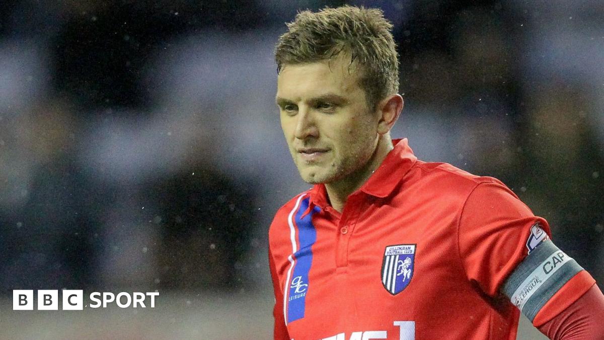 Doug Loft: Colchester United sign former Gillingham captain - BBC Sport