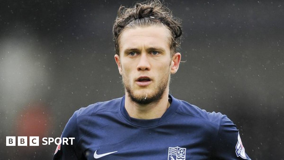 Southend United: Ben Coker agrees new three-year deal - BBC Sport