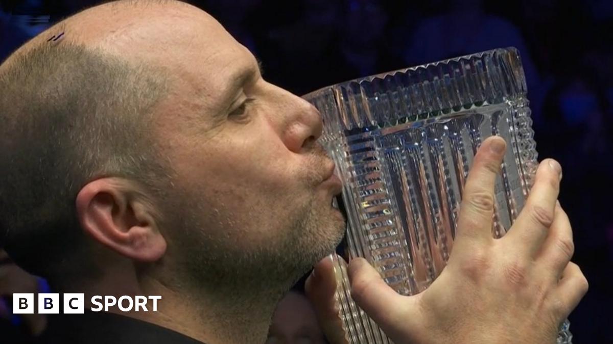 Welsh Open: Joe Perry beats Judd Trump to win title - BBC Sport