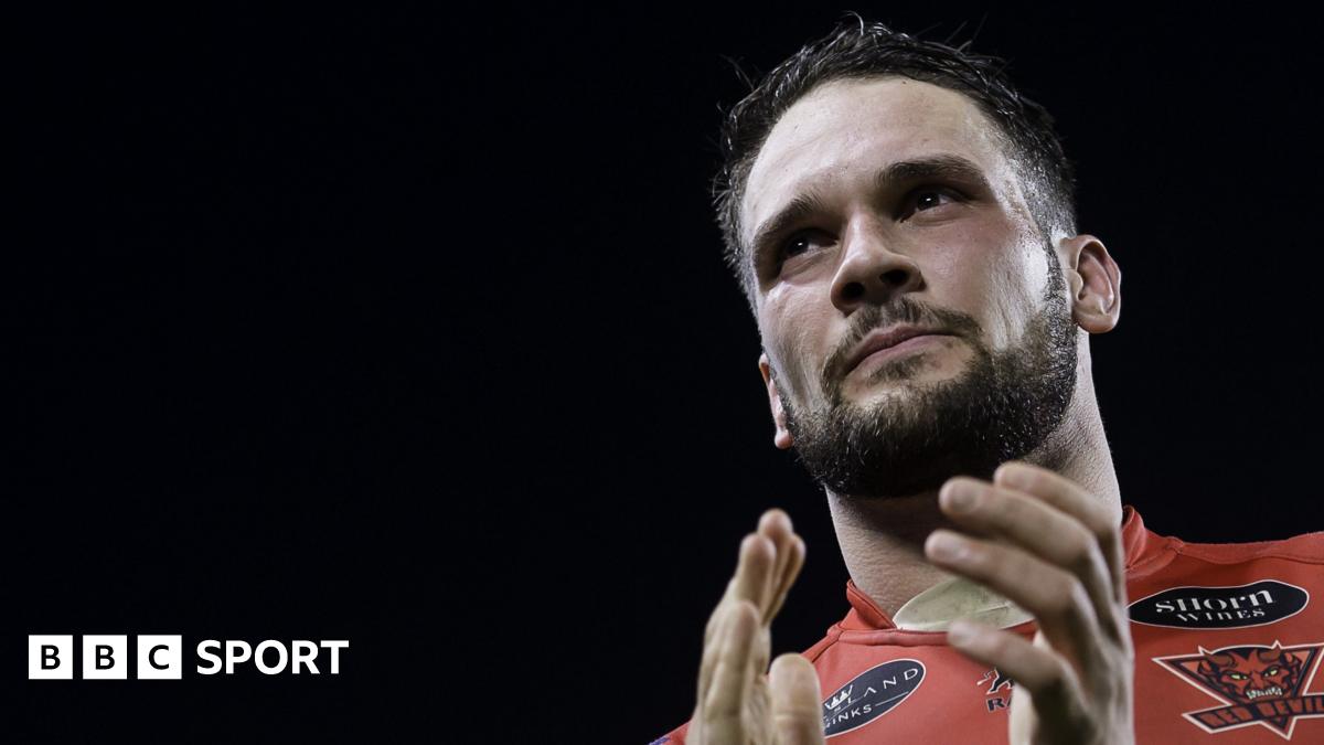 George Griffin: Salford Red Devils back row agrees new contract - BBC Sport