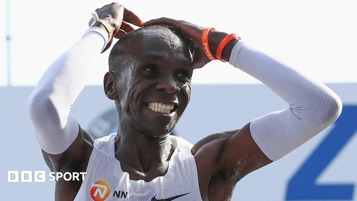 Eliud Kipchoge sets new marathon world record in Berlin - BBC Sport