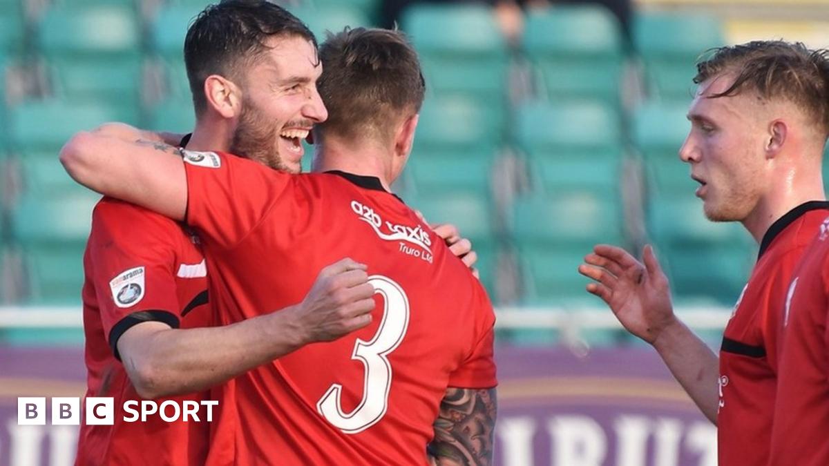 Steve Tully wants Truro City to aim for play-off places - BBC Sport