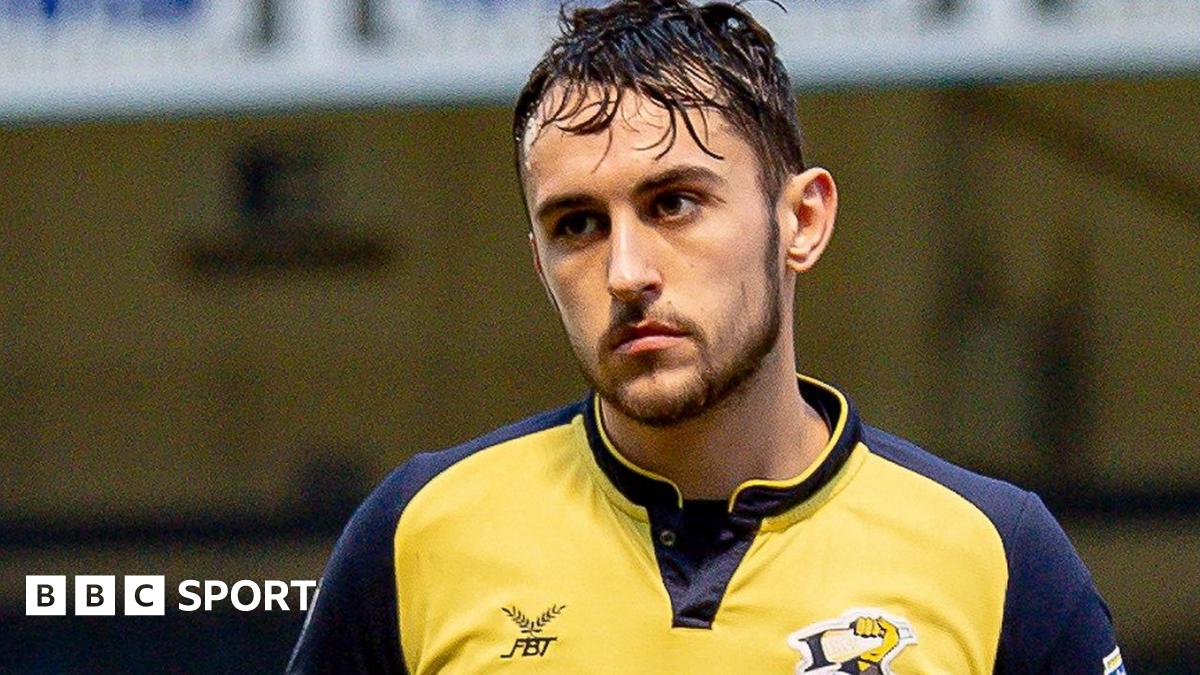 Levi Sutton: Bradford City sign defender after Scunthorpe release - BBC ...