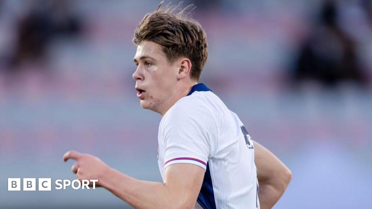 Brighton news: Hinshelwood on cousin Howell - BBC Sport