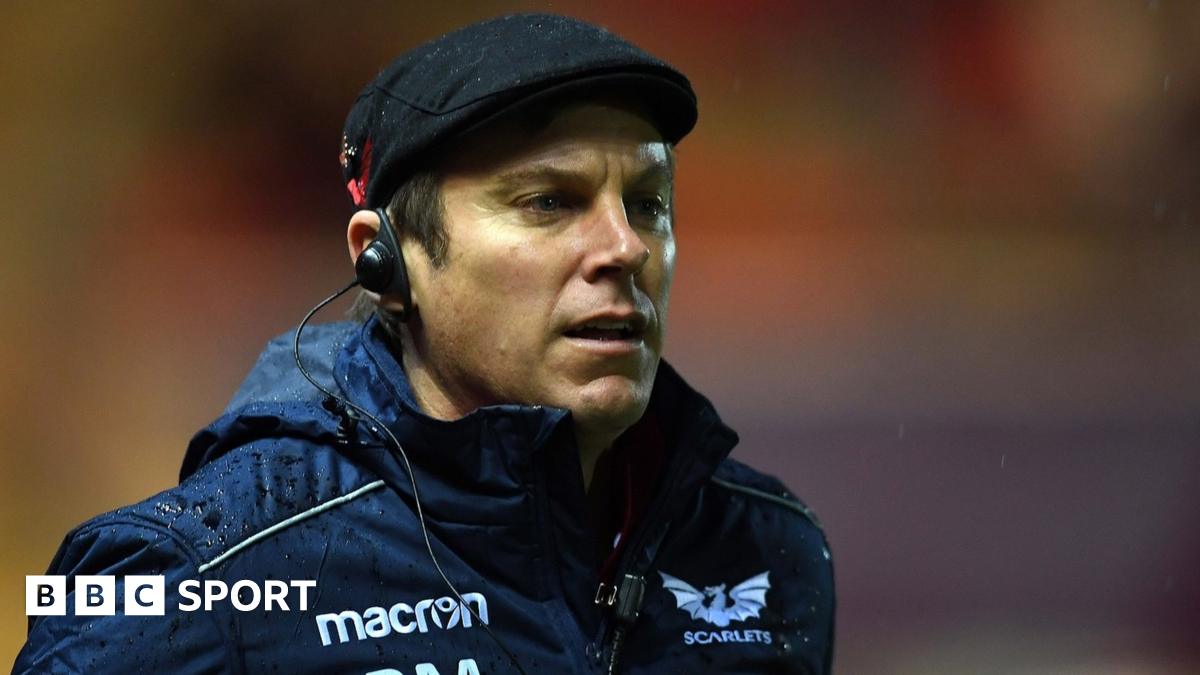 Brad Mooar: Scarlets coach to leave for All Blacks role - BBC Sport