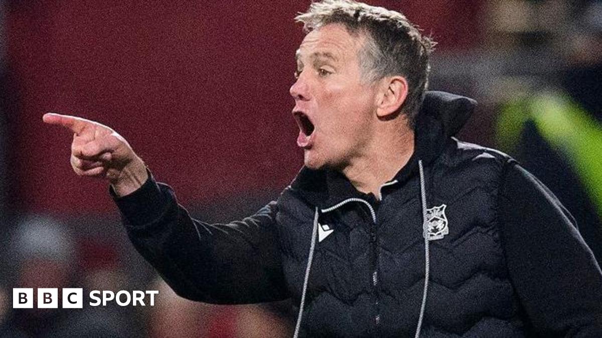 Wrexham: Ex-defender Mark Creighton backs club for 'astonishing ...