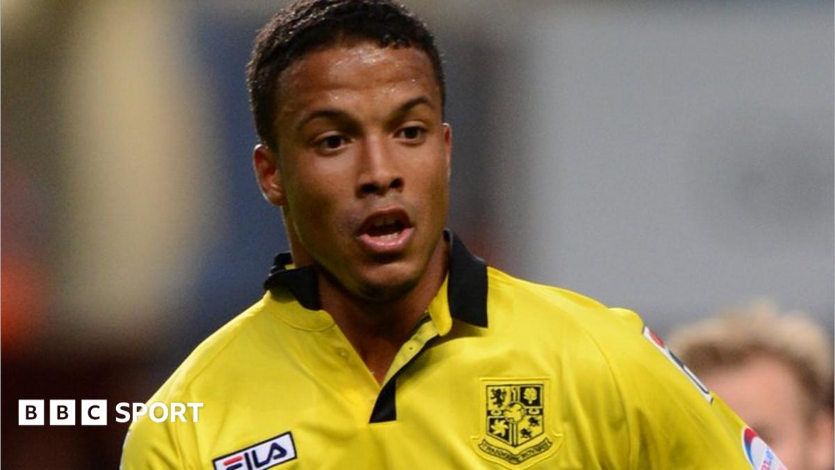 Joe Thompson: Carlisle United offer ex-Bury forward terms - BBC Sport