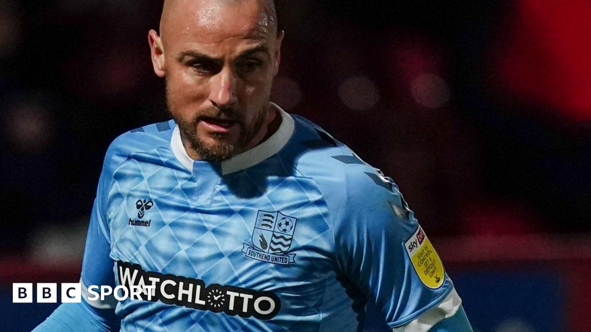Alan McCormack: Southend United midfielder extends deal until end of ...