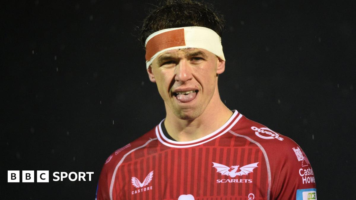Tom Rogers: Wales wing signs new Scarlets deal - BBC Sport