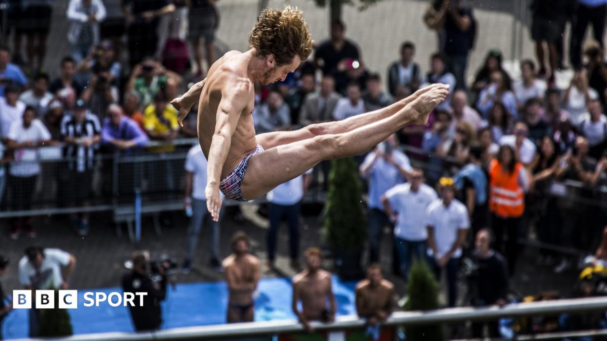 Gary Hunt: GB high diver wins gold at Fina World Cup - BBC Sport