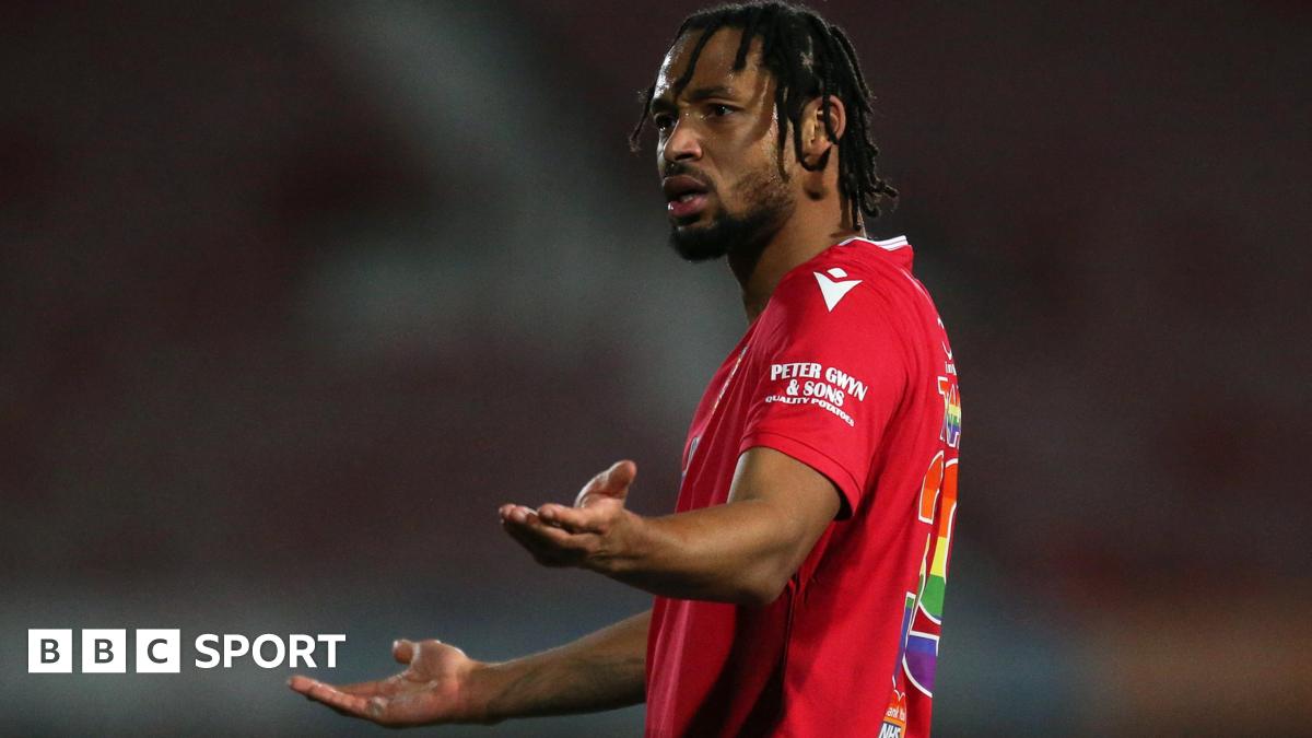 Kwame Thomas and Devonte Redmond sign new one-year Wrexham contracts ...