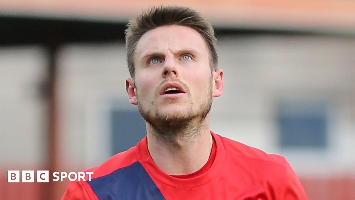 Grimsby Town: James Berrett and Tom Bolarinwa join League Two club ...