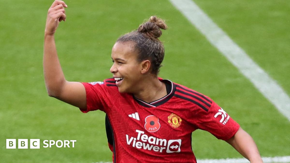 Manchester United 5-0 West Ham United: Red Devils six unbeaten - BBC Sport