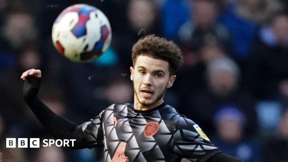 Josh Martin: Portsmouth sign winger on short-term deal - BBC Sport