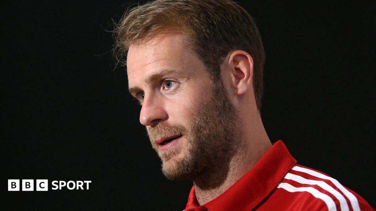 Owain Fon Williams: Wales goalkeeper turns to art to help Dunfermline ...