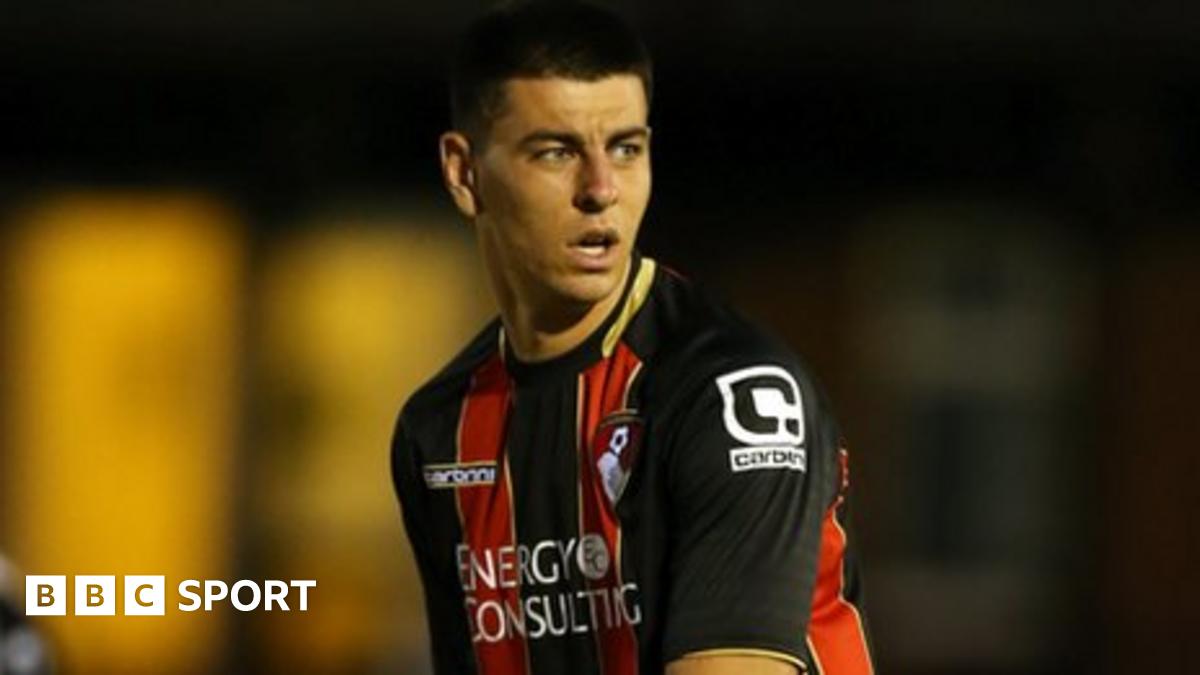 Wrexham sign Joe Quigley and Jon Nolan on loan deals - BBC Sport